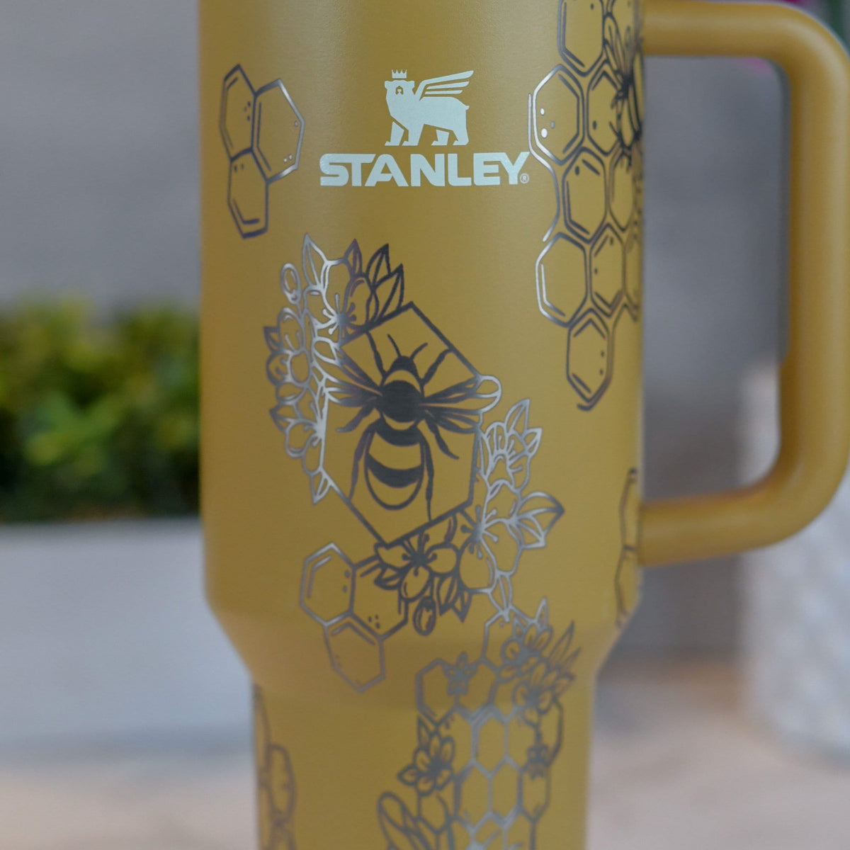 Stanley 30/40 oz Quencher Honey Bees – CRC Engraving US